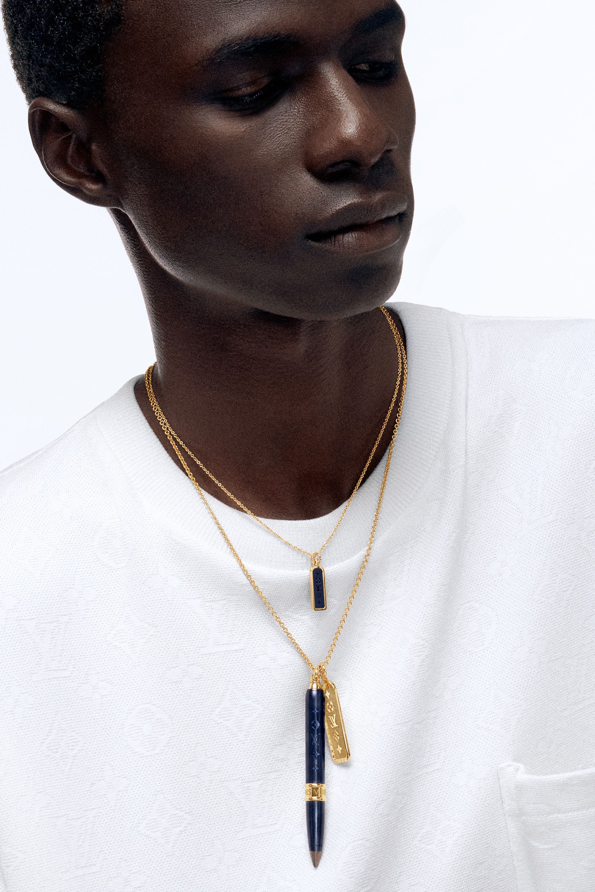 Les Gastons Vuitton Large Tag Pendant, Yellow Gold - Les Extraordinaires - Jewelry | LOUIS VUITTON